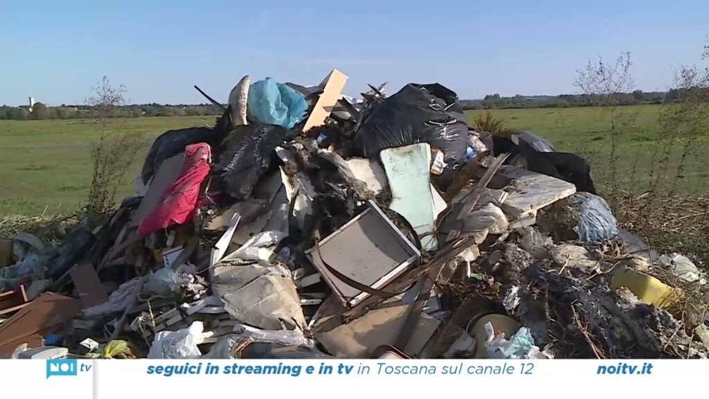 Scaricano un cumulo di rifiuti nel padule di Bientina - NoiTV