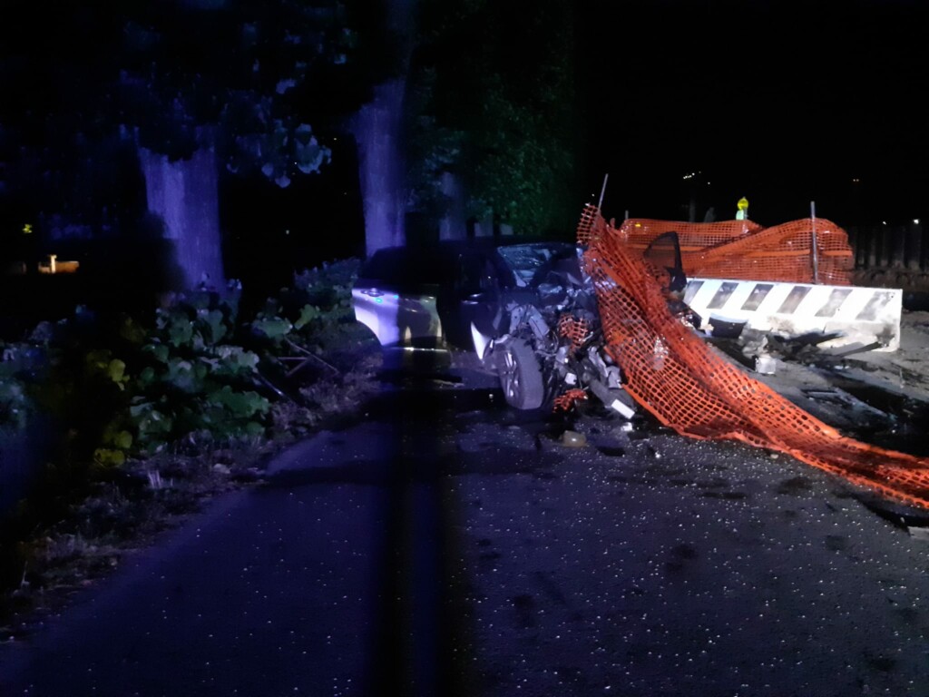 Schianto nella notte a Camaiore, morta una donna di 69 anni - NoiTV