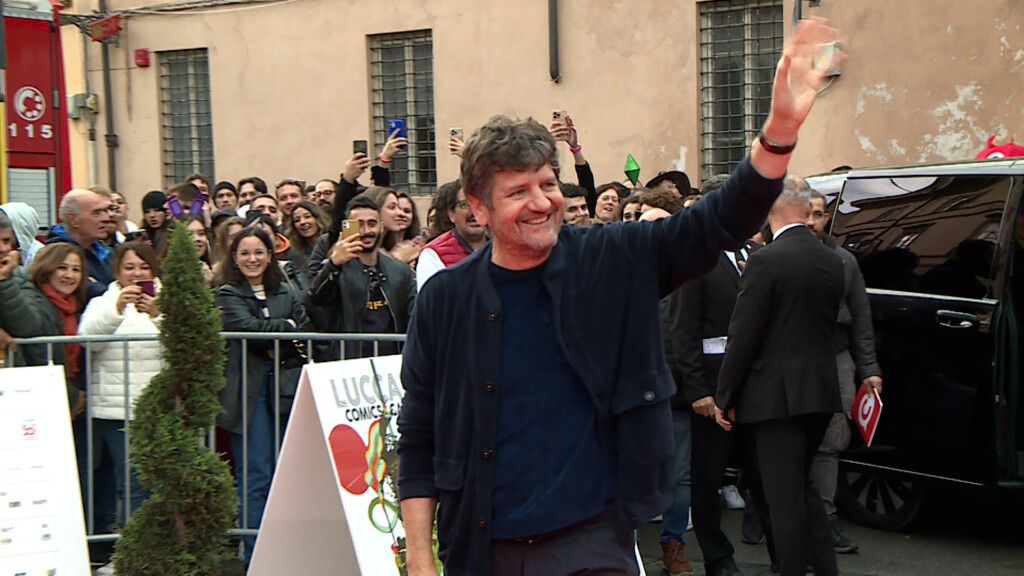 Comics, folla per Fabio De Luigi all'Astra e Max Pezzali al Teatro del ...