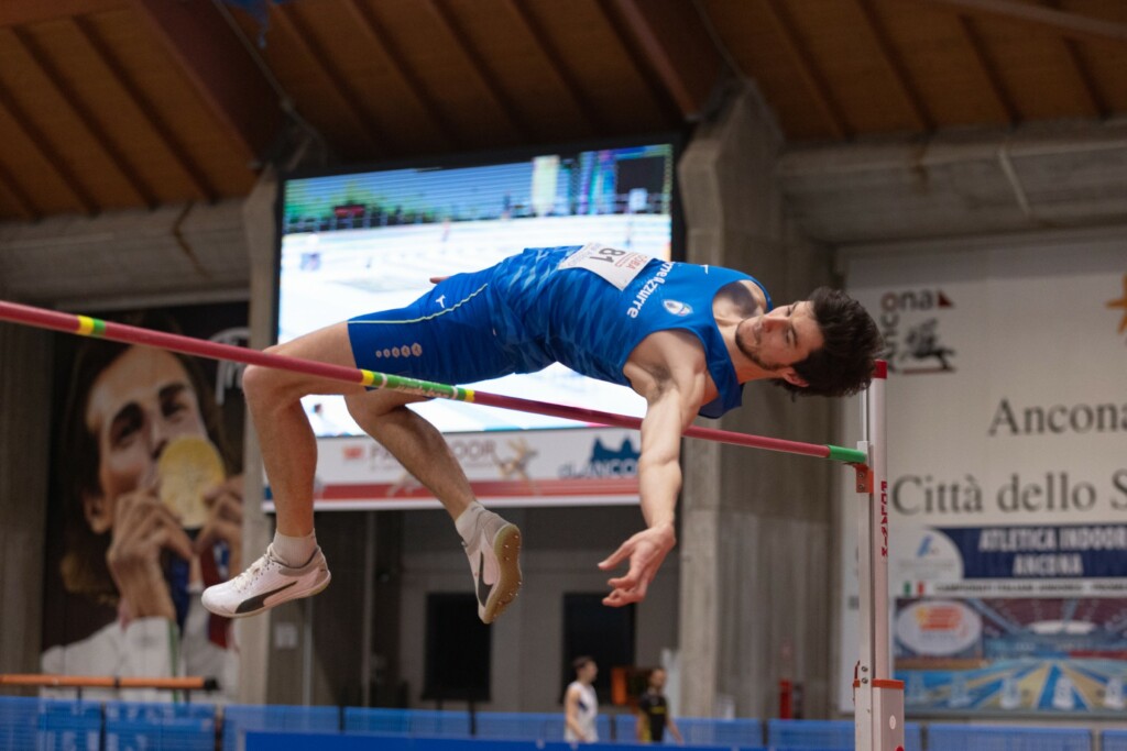 Le "virtussino" Stefano Sottile dans la finale olympique du saut en ...